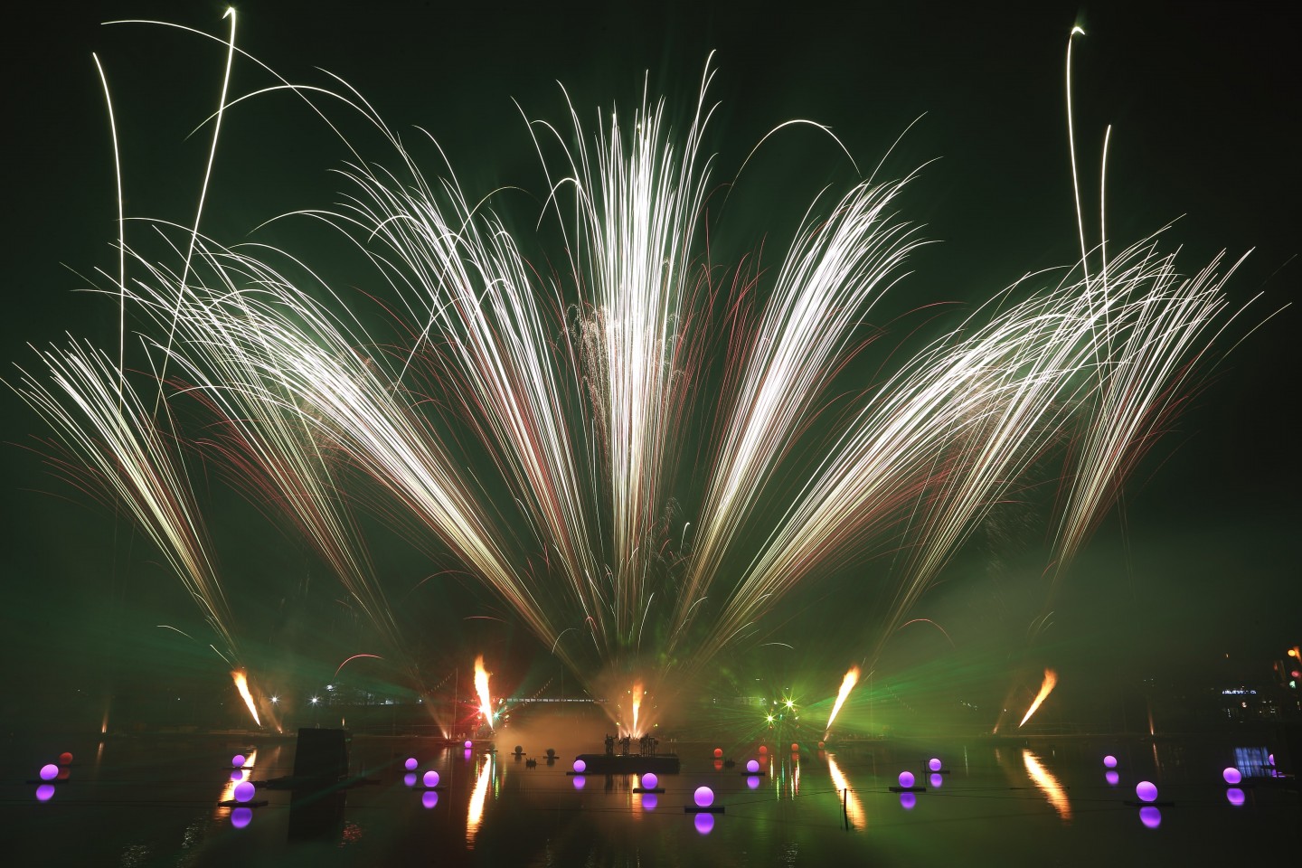 Disney's Magical Fireworks & Bonfire - Greatdays Group Travel