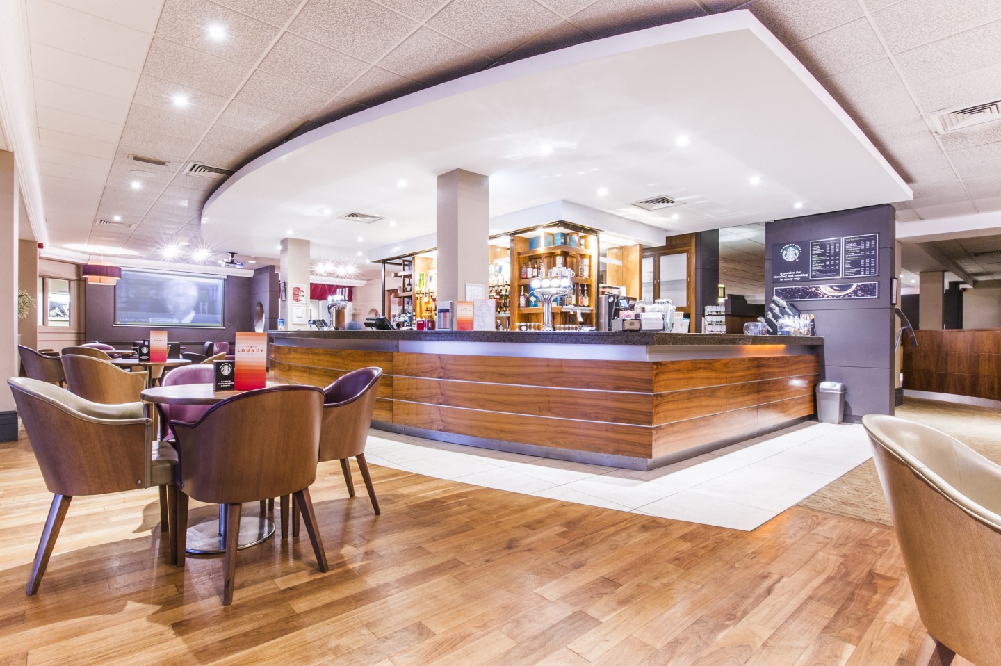 Holiday Inn Elstree Hotel, London - Bar - Greatdays Group Travel