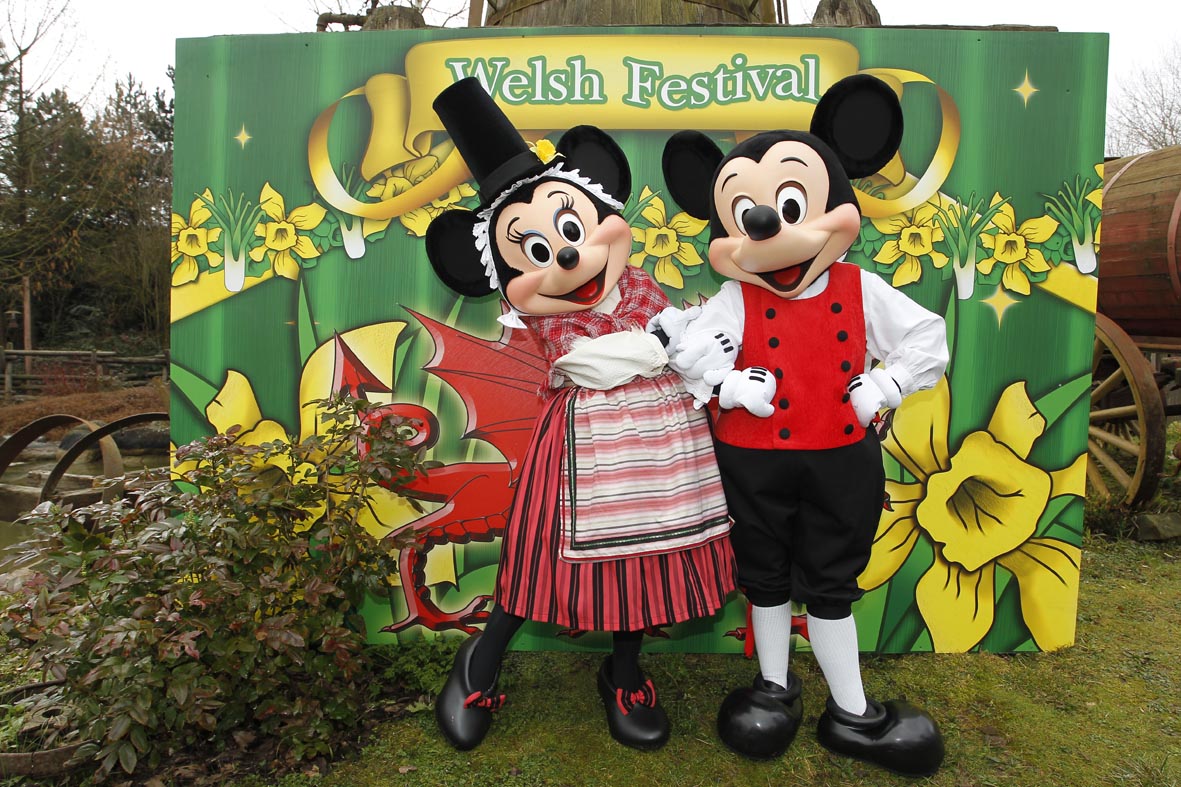 Mickey and Minnie - Greatdays Group Travel